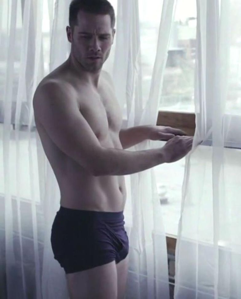 Luke Macfarlane Body