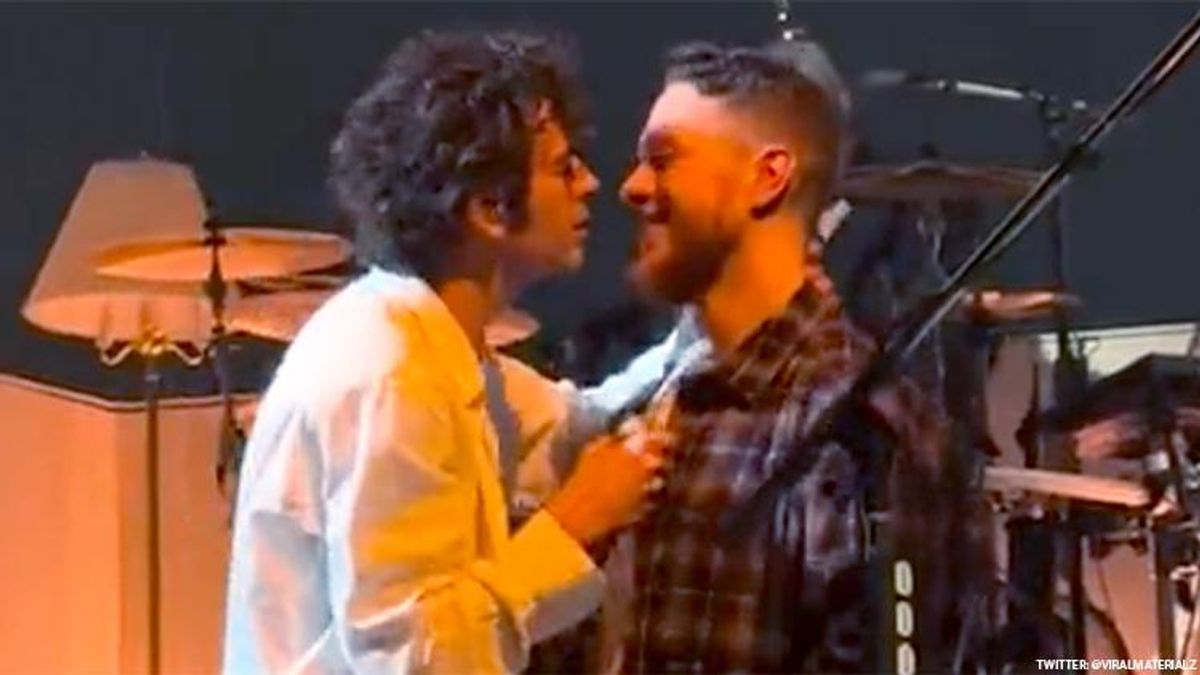 The 1975 Lead Singer Matty Healy Makes Out With Male Fan on Stage