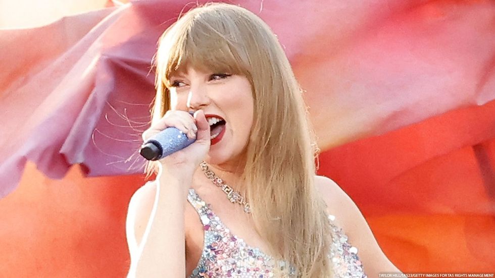 Taylor Swift With Normal Self