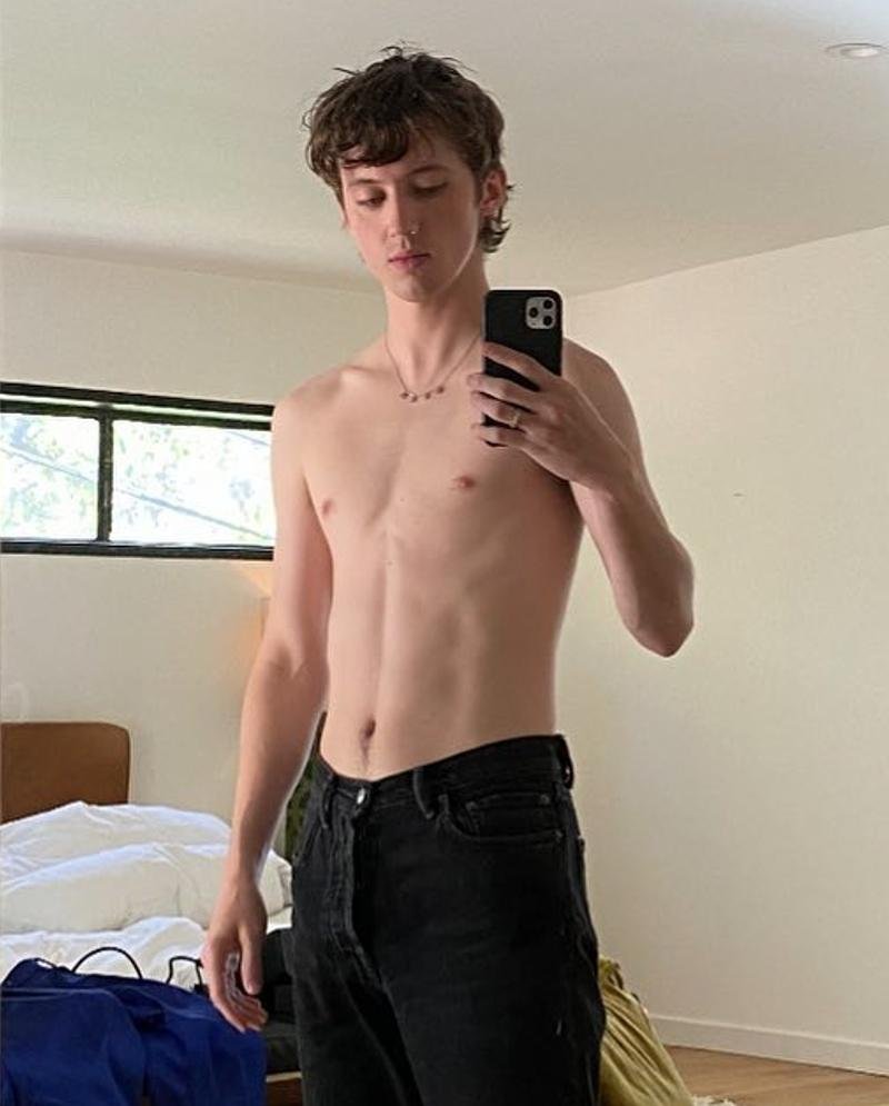 Troye Sivan Shirtless