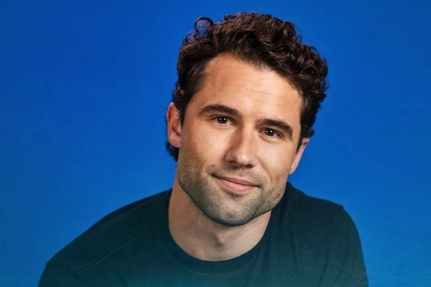 Heated Rivalry SHOCKS fans by dropping a one-episode arc on a new couple, Scott Hunter and Kip ...