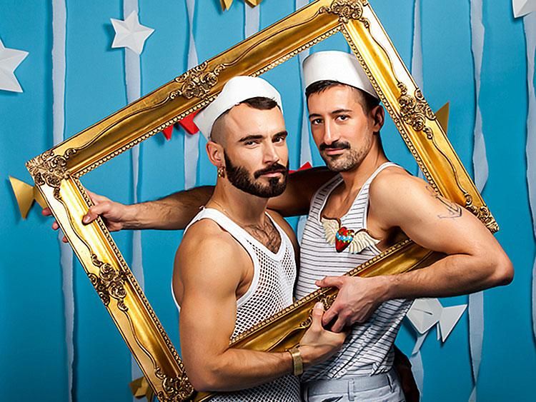 How to Take Kitsch (Yet Classy) Wedding Photos