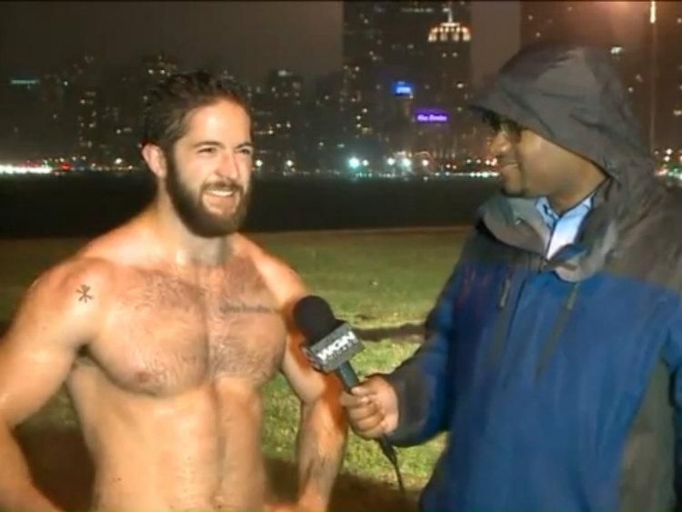 Meet the Shirtless Chicago Jogger, Your New Viral Star
