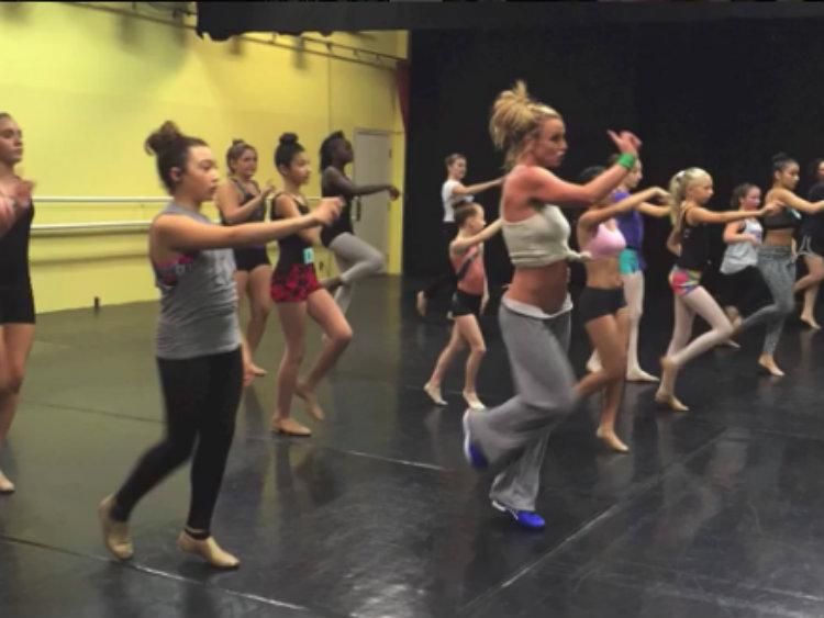 Britney Teaches Kids-Only Dance Class, Makes World Jealous