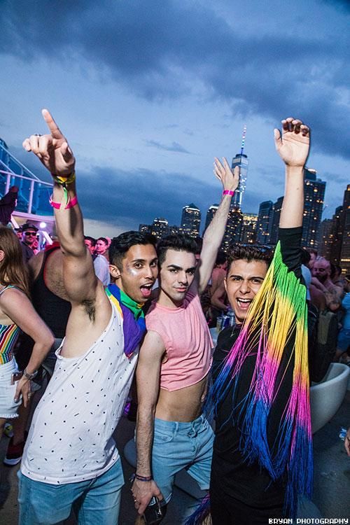 99 Photos of Pride Sailing the N.Y. Harbor on the Luvboat