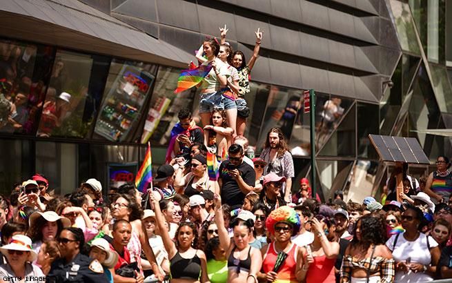 38 Must-See Photos from Pride Weekend in New York, Chicago, and San ...