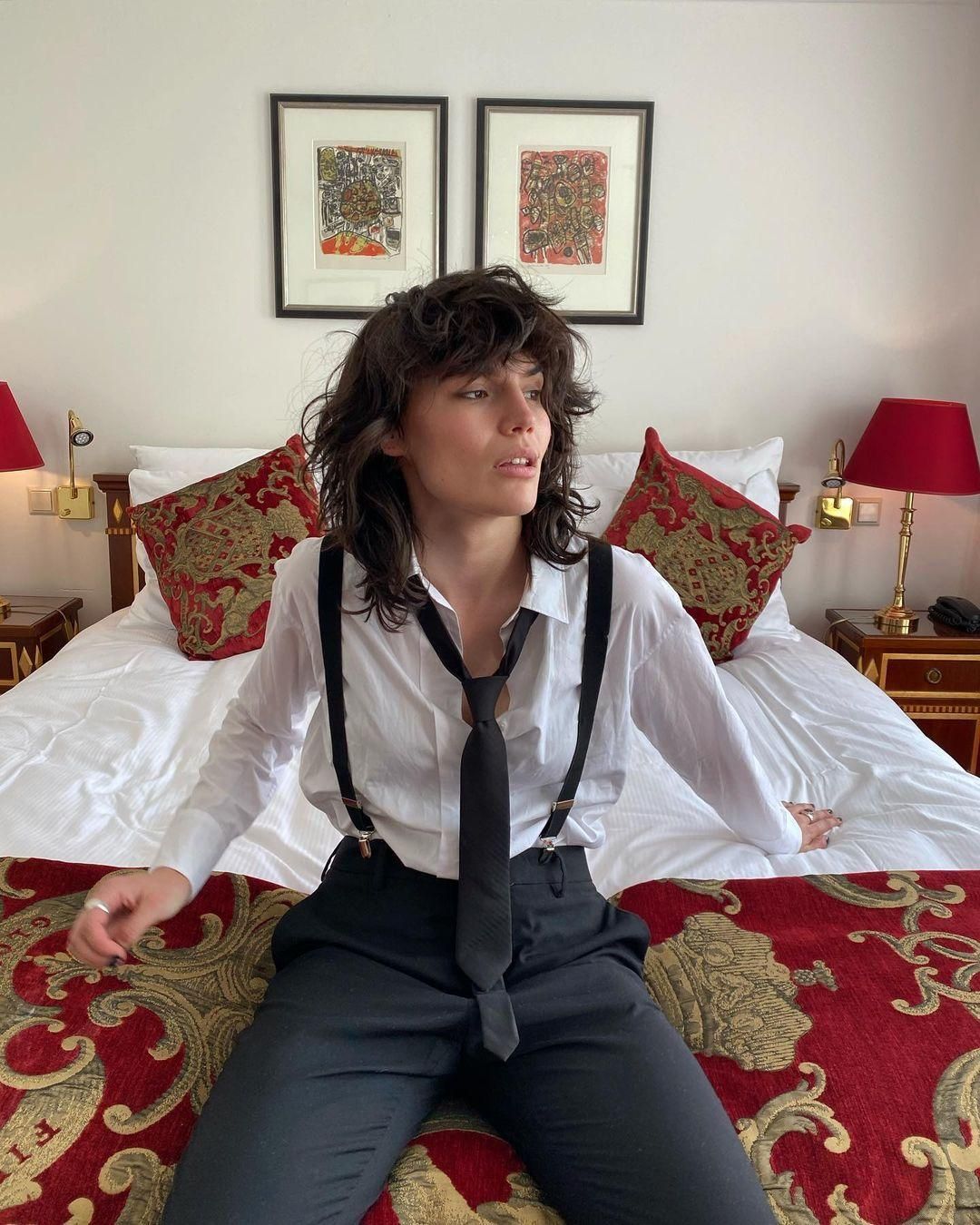 20 Pictures of Lesbians, Queer Women, & Nonbinary Folks in Suits & Blazers