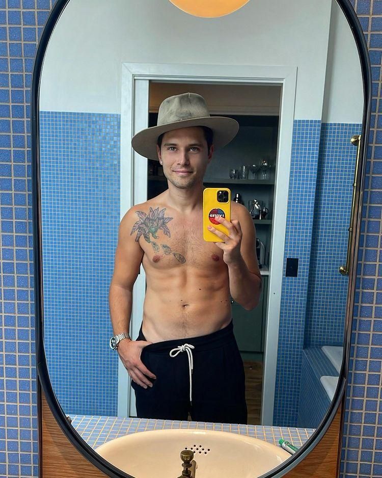 22 Pics of Ronen Rubinstein That Are Hotter Than a House Fire