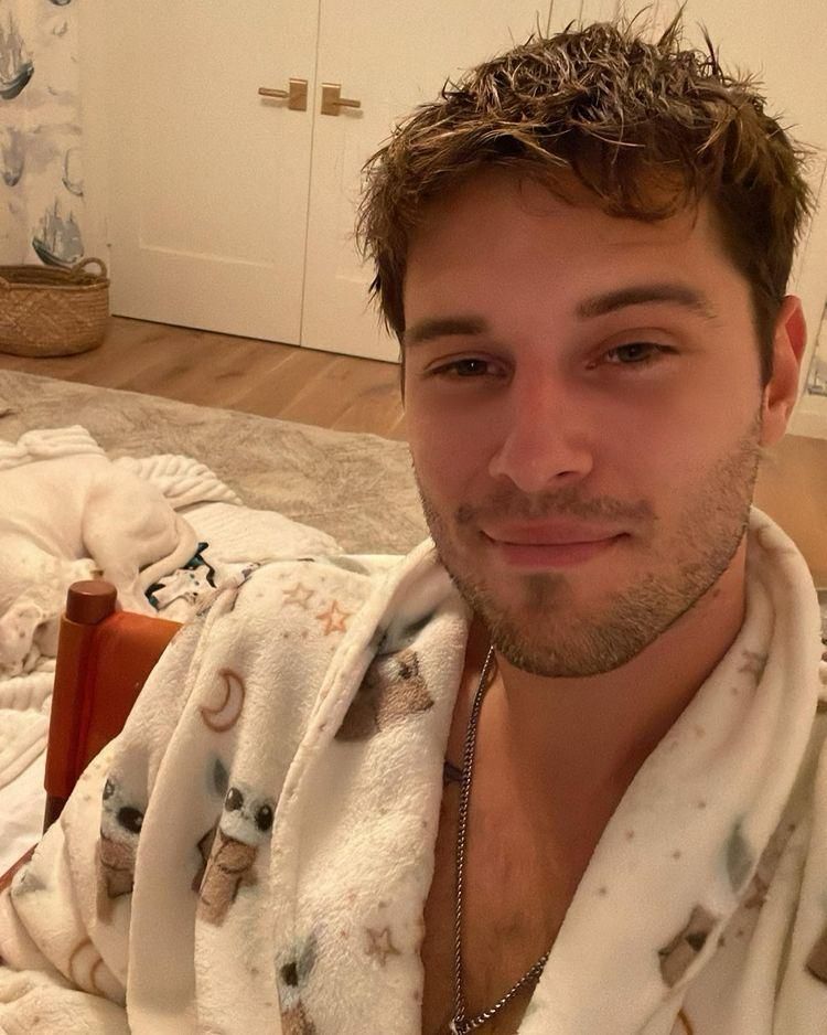 22 Pics of Ronen Rubinstein That Are Hotter Than a House Fire