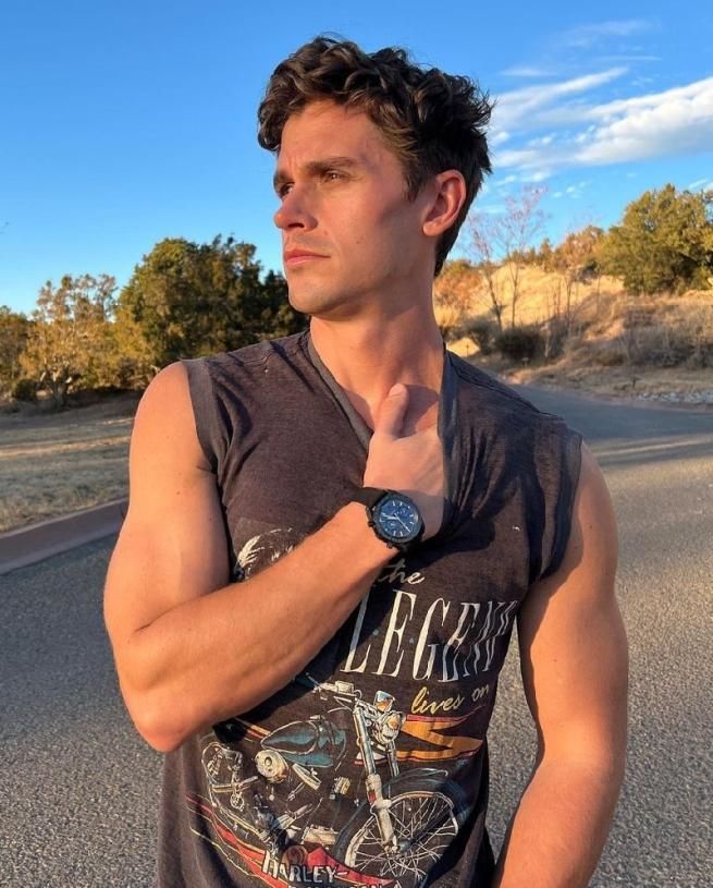 15 Pics of 'Queer Eye' Heartthrob Antoni Porowski, Just Because